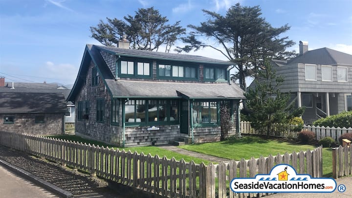 Smith House At Seaside Beach: Ocean Front - Seaside, OR