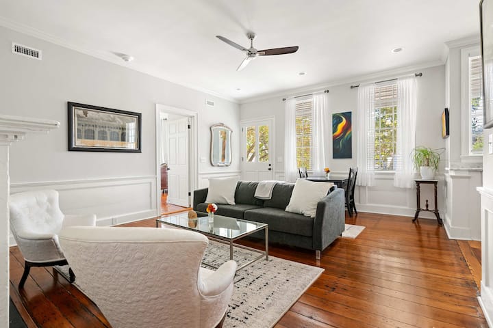 The Parlor | 1bd W/ Huge Porch, King Bed + Parking - Charleston, SC