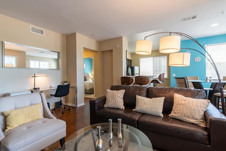 Sky Luxury 2bdrm Suite | Deluxe Living Cali - Santa Clarita, CA