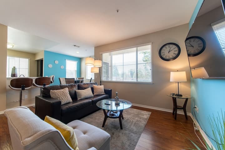 Spacious Condo, Fast Wifi, King Beds, Pool & Spa - Six Flags Magic Mountain, Valencia