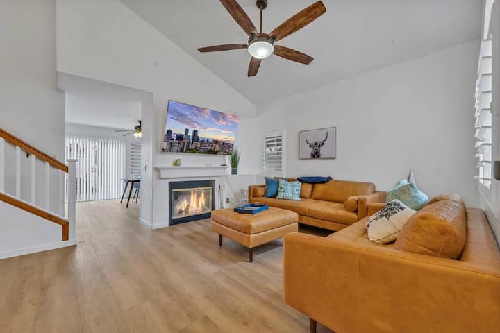 Modern Midcentury Home | Massage Chair, Bbq, Tv - Lancaster, CA