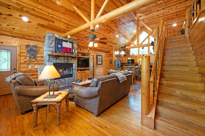 Texas 2 Step Luxury Log Cabin At The Entrance To - Broken Bow, OK