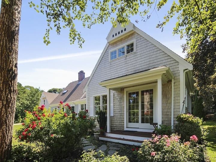 Walk To The Beach At Little Pleasant Bay From This Newly Decorated Cottage! - Orleans, MA