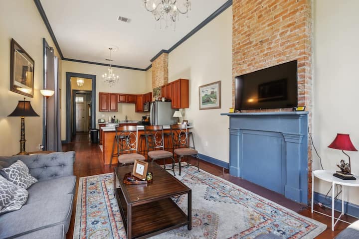 Gigantic Historic 8br Home- Close To Streetcar - New Orleans, LA