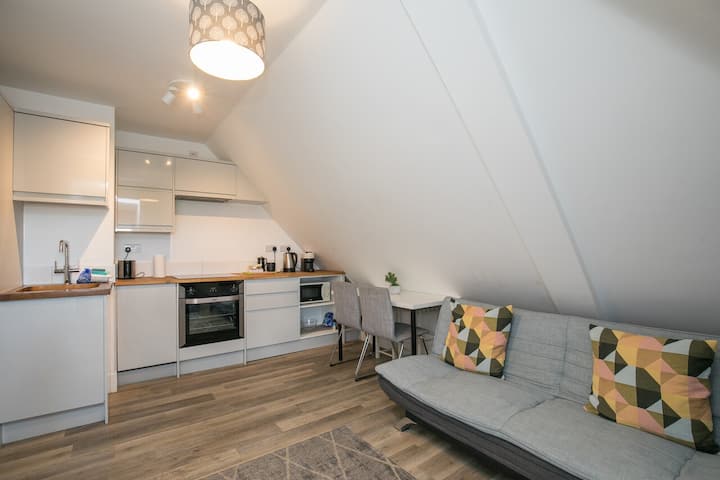 Modern 2-bed Flat - Legoland, Windsor - Parking - Bracknell