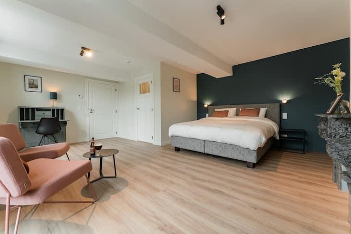 B&b Tannerie- Deluxe Tweepersoonskamer
Madame Van Brussel - Mol