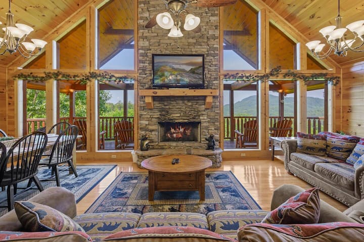 View~pool~5 King Suites~game Room~theater~hot Tub - Townsend, TN