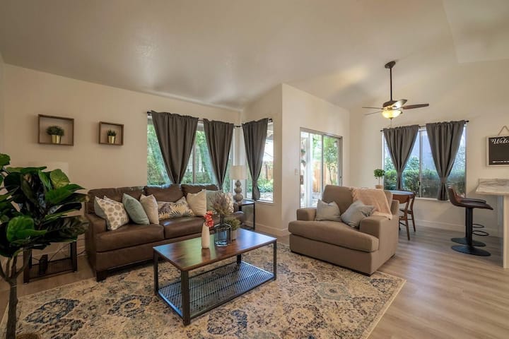 Urban Oasis + Minutes To Downtown - Sacramento, CA