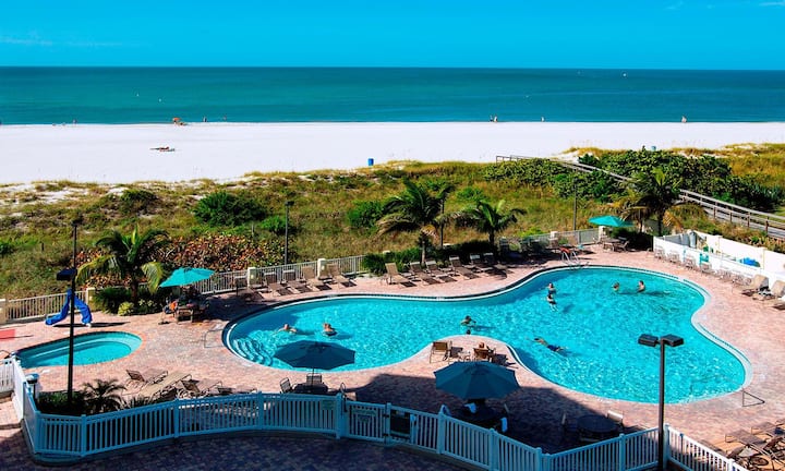 Resort Style 2br Condo On Beach, Café & Tiki Bar - Treasure Island, FL