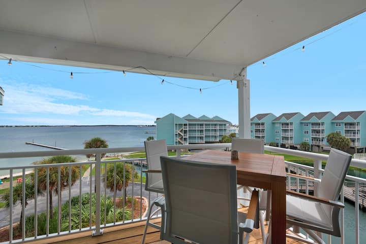 Bay Views | Walk To Beach | Pool | Baywatch C10 - Pensacola Beach, FL
