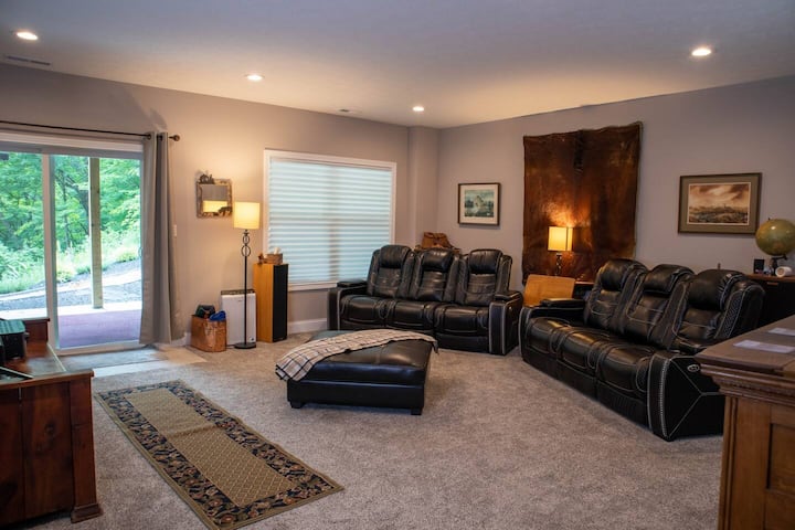 Stay W/locals Near Pu • Luxe B&b + Hot Tub + Woods - West Lafayette, IN