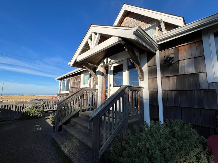 122 11th Ocean Views From Almost Every Room - Gearhart, OR