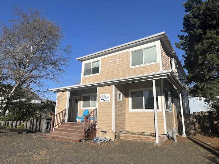 425 Beach - Steps To The Beach, Ground Floor - Seaside Beach Oregon, OR