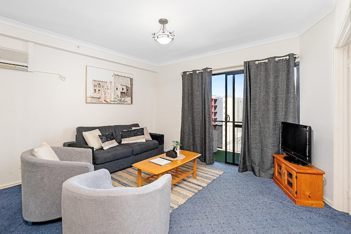 46 Central Perth 2br Private Retreat- Pool &Parkng - Perth