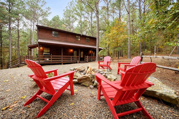 Peaceful Getaway | Hot Tub • Pet-friendly - Broken Bow, OK