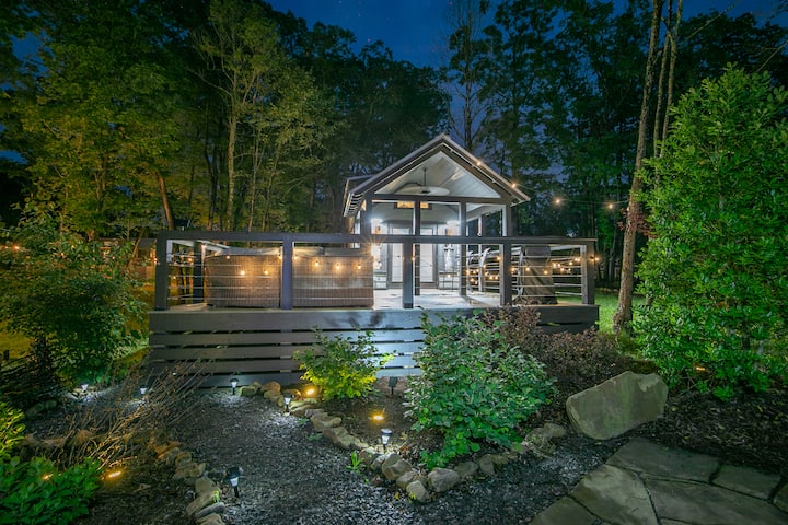 Shore Beats Work At The Retreat At Water's Edge - Sewanee, TN