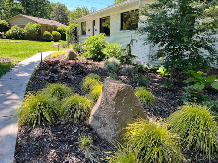 Tranquil Oasis W/modern Design & Enchanting Garden - Charlotte, NC