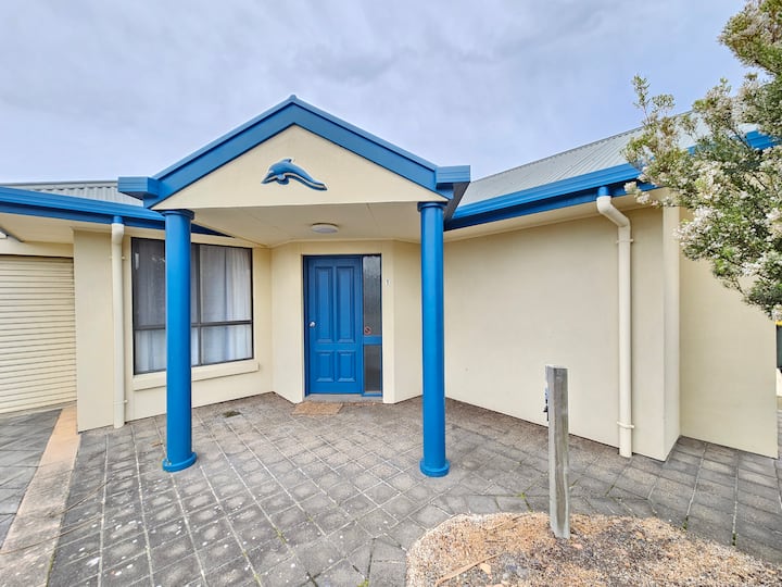 Dolphin Court - 36 Victoria St - Robe