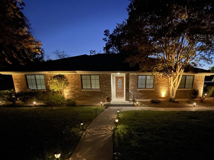 Lux | 8 Min To Dt, Spa, Billiards, Office, Firepit - Georgetown, TX