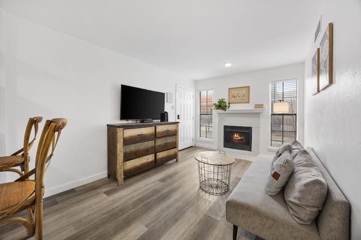 Cute & Contemporary 1 Bed Apt! Easy Pool Access! - Urban Reserve - Dallas