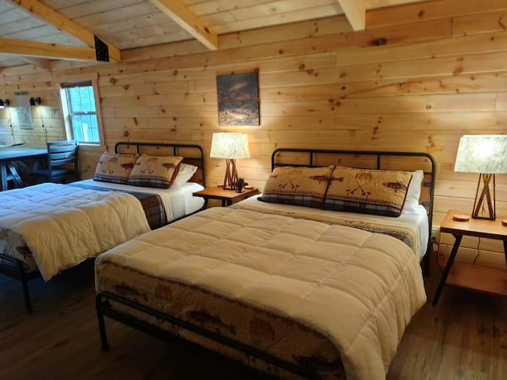 Montauk Pines-lorena's Cabin - Montauk State Park, Salem