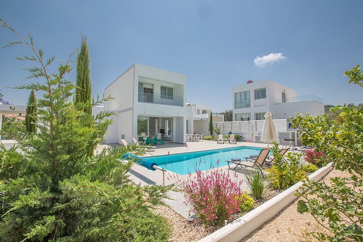 R 3050 Villa The Zorba 3 With Closet, Sea View & P - Paphos