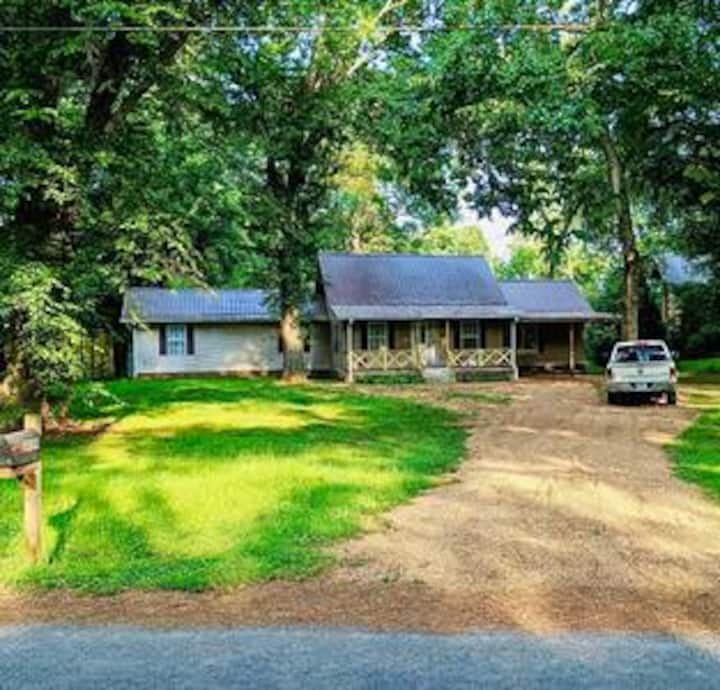 Cool River Cottage- 
On The Little Red River - Heber Springs, AR