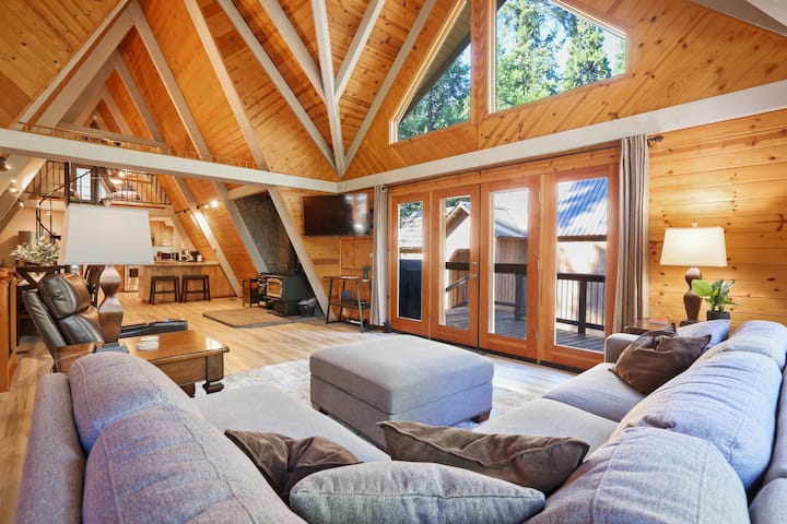 Bear Hugs A-frame Cabin With Games, Ac & Bbq Grill - Shaver Lake, CA