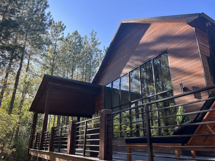 Luxe Cabin Retreat • Hot Tub • Fire Pit - Broken Bow