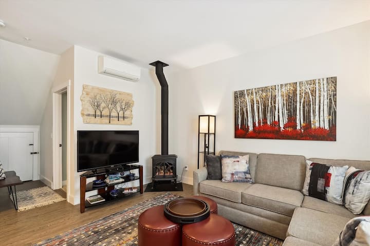 Base Camp At Village Walk: 3 Br, Gas Fireplace - Stowe, VT