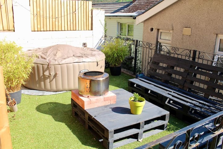 Cosy House In Welsh Hills, Sleeps 5 To 7 - South Wales