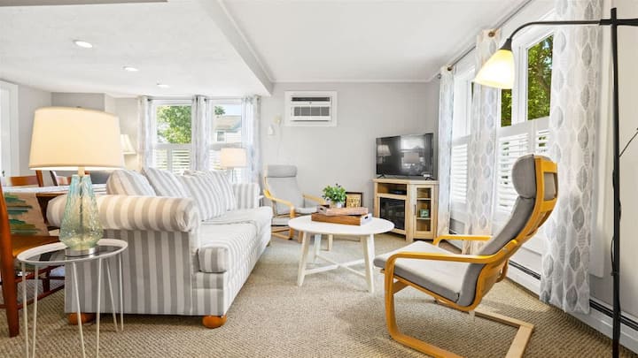 Beautiful Inn, Lighthouse Landing. #1 Ocean Cove - Ogunquit, ME