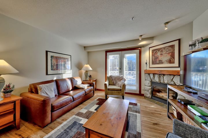 Cozy 2- Bedroom, Great For Families! - Sun Peaks Resort, BC