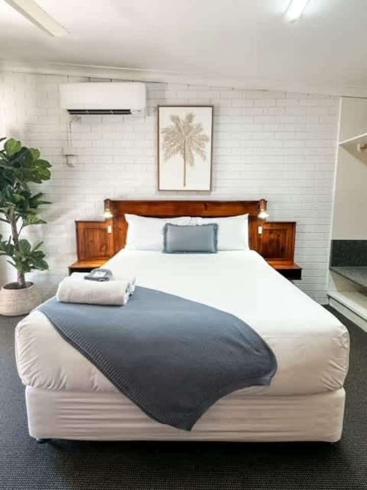 King Suite ~ Pool & Sauna - Bargara