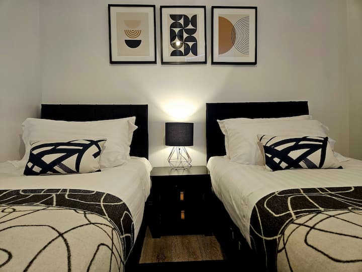 Anfield House, A Beautiful Family Home - Knowsley Safari