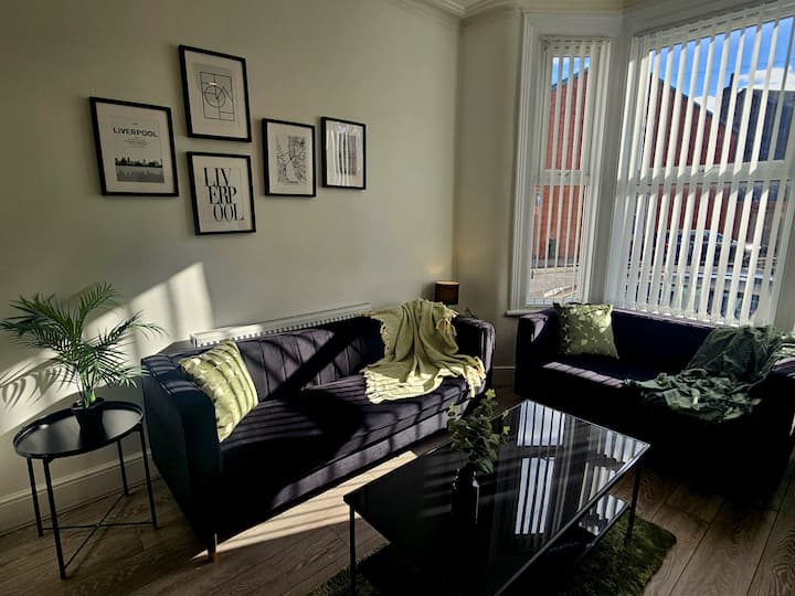 Anfield House, A Beautiful Family Home - Liverpool