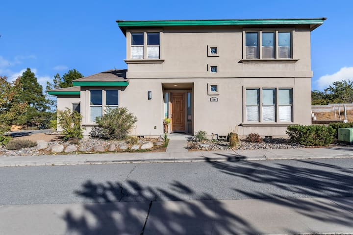 Newly Renovated Game Garage! 3br Villa In Reno - Reno, NV