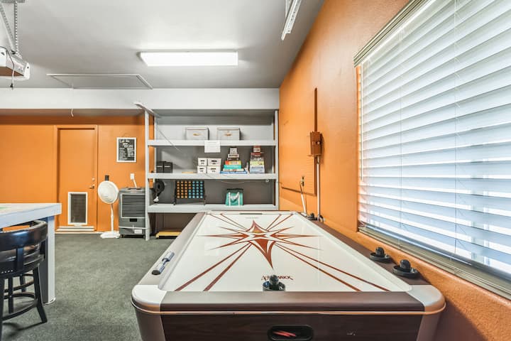 Modern 3br Villa W/game Room & Parking, Near Reno - Best Western Plus Boomtown Casino Hotel