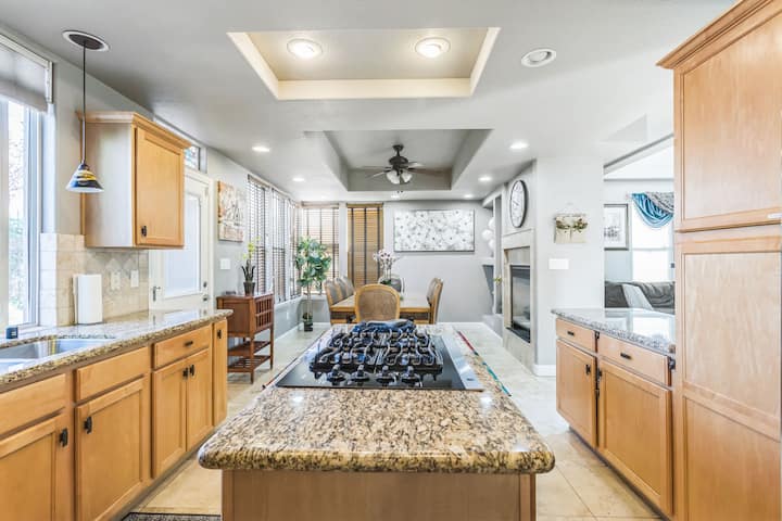 Modern 3br Villa W/game Room & Parking, Near Reno - Reno, NV