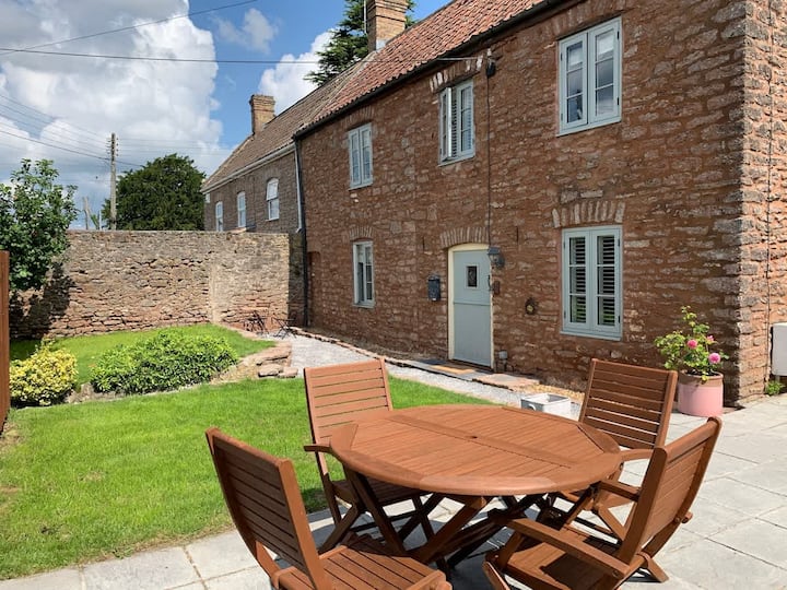 Sunny 4-bedroom Cottage With South Facing Garden - Cheddar