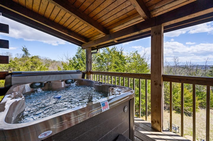 Beautiful Mountain/lake Views! Hot Tub & Pool Tabl - Sevierville, TN