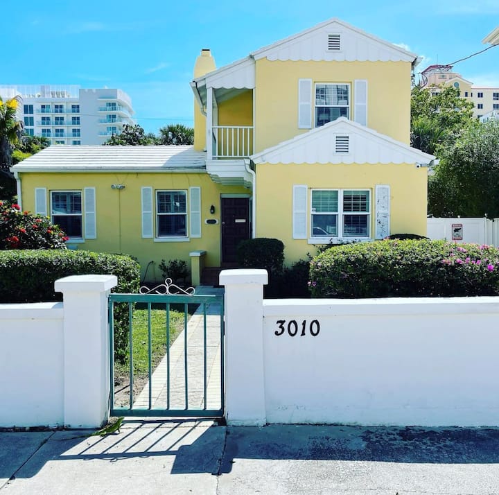 3br/2ba Cottage By The Sea- Steps To The Beach - Fort Lauderdale, FL