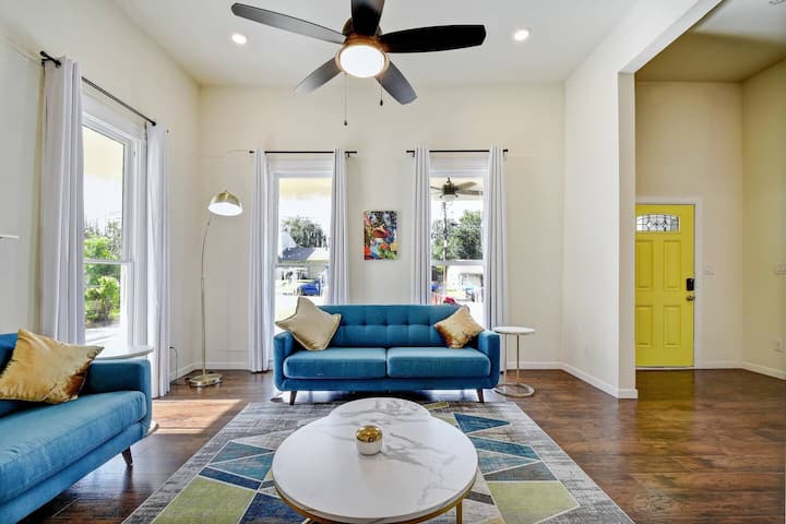 Perfect Backyard ~1 Mile To Riverwalk & Dt~ Arcade - San Antonio, TX
