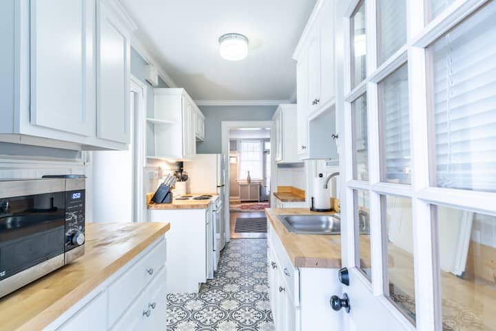 Downtown/fisher Park Condo 2br/1ba (1st Floor) - Greensboro, NC