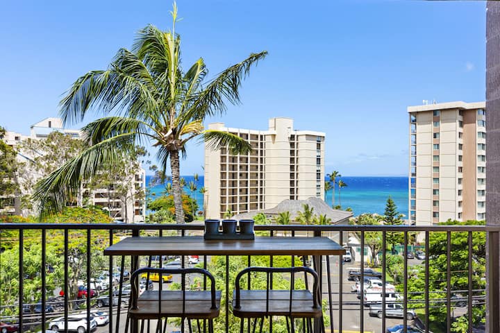 Catch The Breeze In This Chic, Remodeled Retreat - Maui, HI