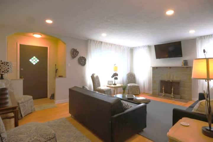 4 Bed Cape Cod | Comfort & Charm Near The City - Pittsburgh