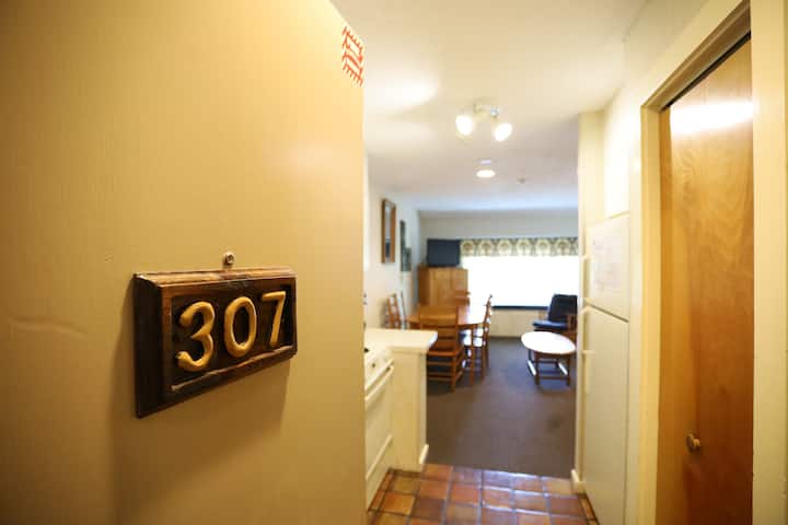 Townhouse Unit, Inns Of Wv, Sleeps 6-8 - Waterville Valley, NH