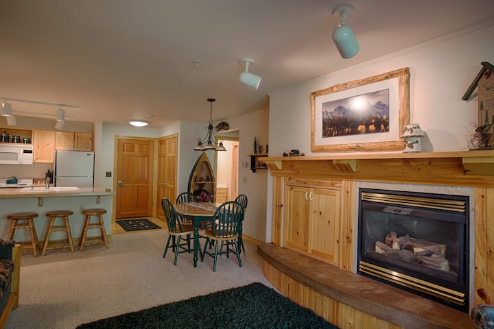 Grizzly Bear Den: Near Targhee, Sleeps 6, Hot Tub - Idaho (State)