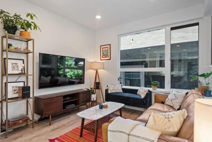 Modern & Stylish Townhome; Heart Of Capitol Hill! - North Beach/ Blue Ridge - Seattle