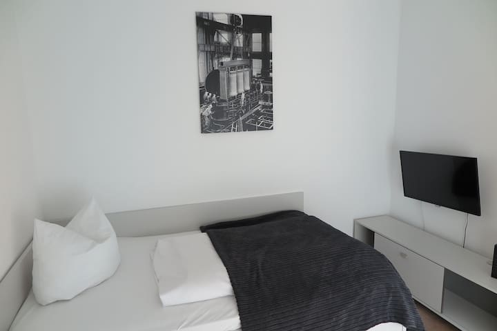 Single Apartment With Kitchen & Bath, Short Term - Berlin